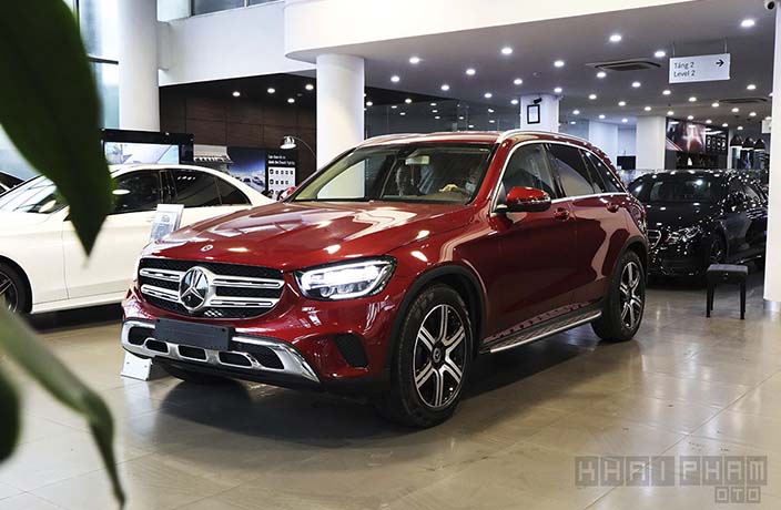 Cận cảnh xe Mercedes-Benz GLC 200 và GLC 200 4Matic 2020 vừa về đại lý